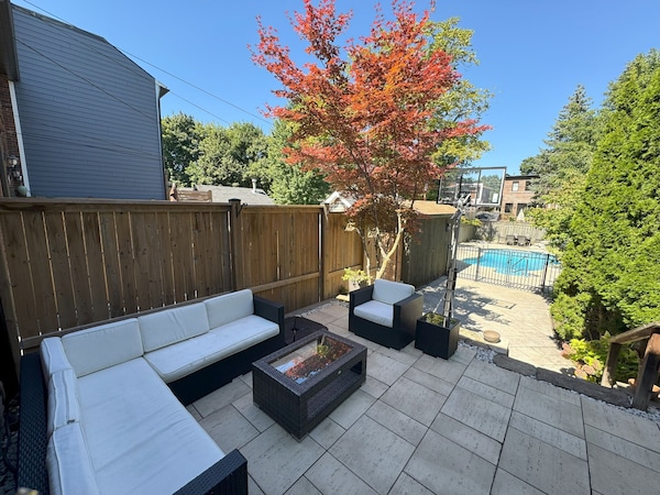 Leaside Rental W/ Backyard& Pool, 3-bedroom House In Fantastic Toronto - Toronto