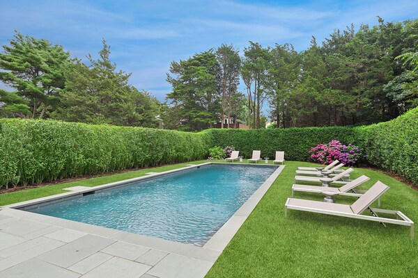 Spacious 5-bedroom House With Water Views And 2 Houses From The Bay. - Sag Harbor, NY