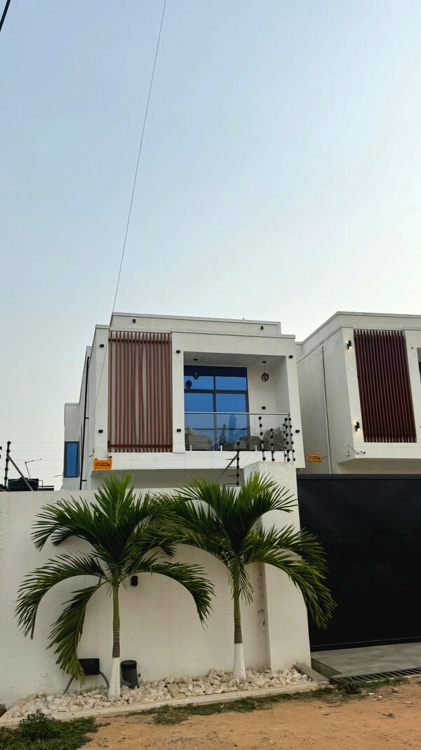 Charming 3-bedroom Townhouse In East Legon. - Accra