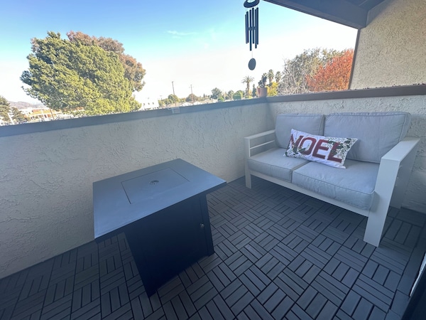 Modern 2-bedroom/2-bath Condo With Wifi, Ac With Mountain View - Azusa, CA