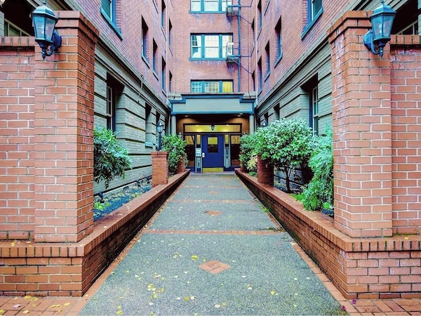 Stylish Condo In Historic Building Unbeatable Location - Nob Hill Nw Alphabet - Portland, OR