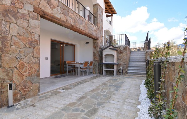 Cozy Apartment In Olia Speciosa - Costa Rei