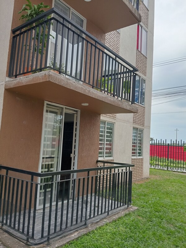 Hermoso Apto Villavo Con Ambiente Familiar  Elegante Sobrio Y Moderno - Villavicencio