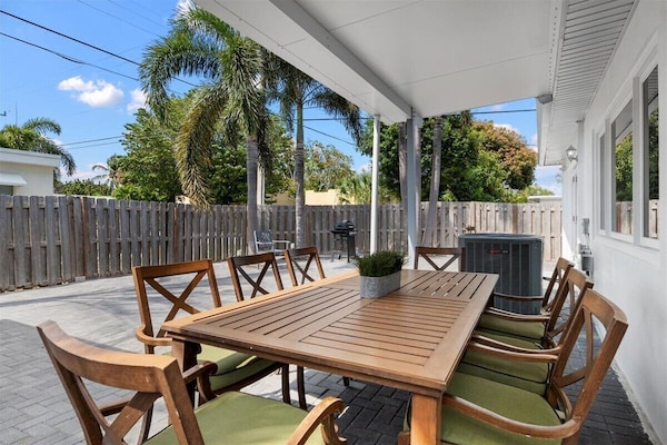 Modern And Cozy 3br Retreat In The Heart Of Lake Worth Beach - Lake Worth, FL