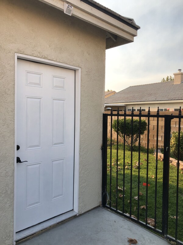 Cozy 1-bedroom With Ac And Wifi In Charming Lancaster. - Lancaster, CA