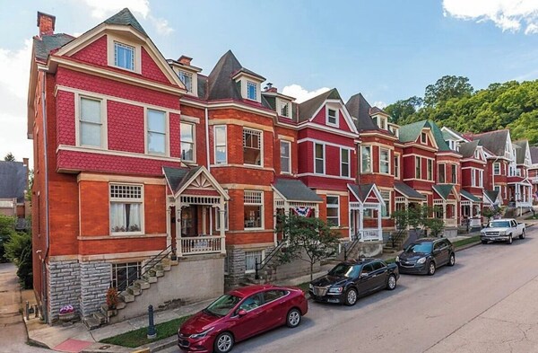 Spacious 4-bedroom 19th Century Home In Historic Downtown Maysville! - Bentonville, OH