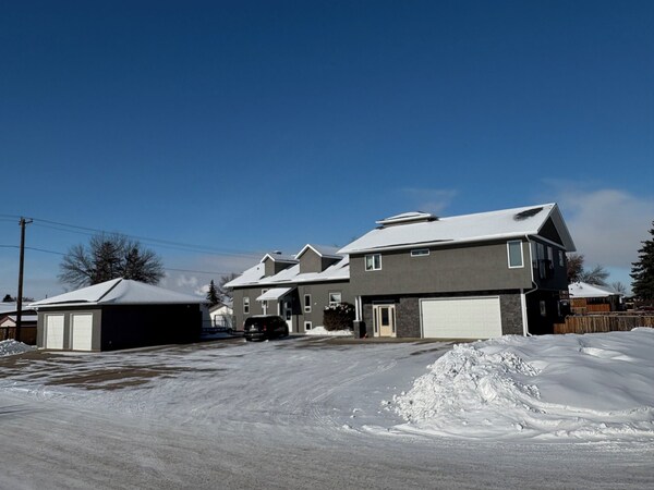 Family-friendly Remodelled Historical Church To Private Suits!\n10 Min To Costco! - Medicine Hat