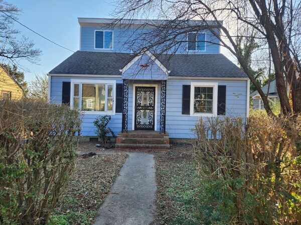 This Cozy Home Offers The Perfect Blend Of Comfort, Convenience & Community - Richmond, VA