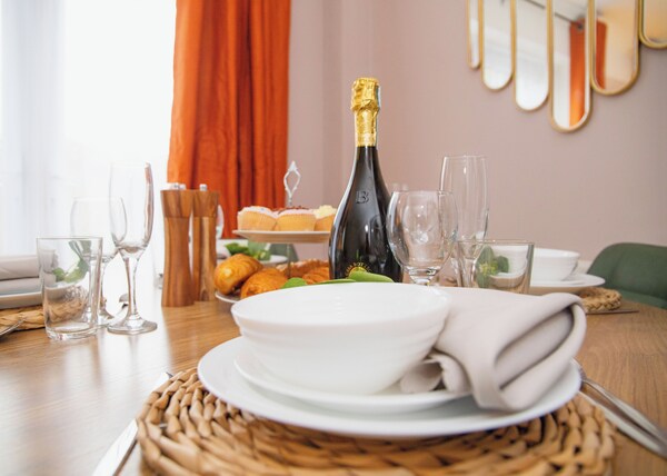 3x Bed Elegant Home With Parking - Saffron Walden