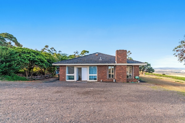 A Tranquil Retreat With Breath-taking Views - Greendale