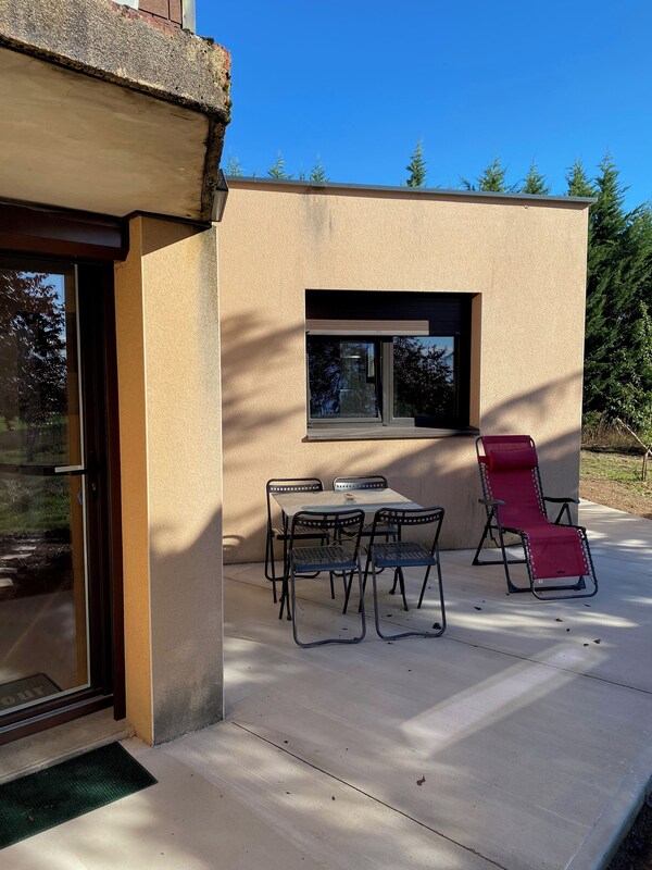 T 2 De Plain-pied Bucolique Dans Les Combrailles Du Puy-de-dôme. - Gannat
