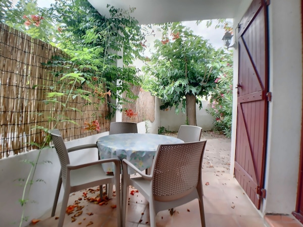 Ground Floor Apartment For 4 People With Courtyard And Parking Near The Sea - Saintes-Maries-de-la-Mer