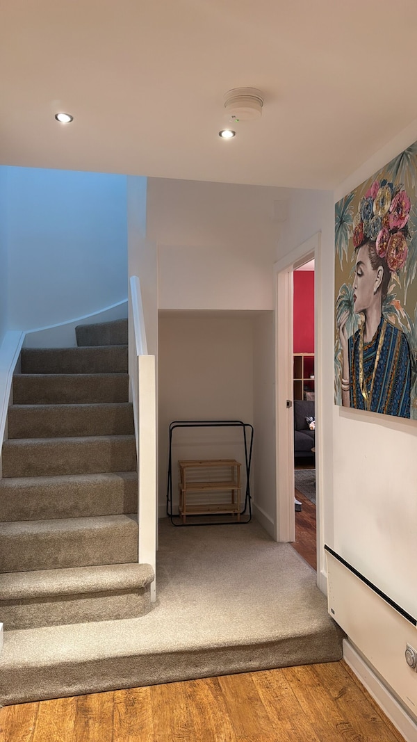 Two Bed Apartment By Lurxury Stays - Leicester