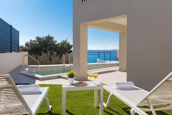 Villa Maris & Ivana Brela 2x28m2 Beheizter Pool, Fitnessraum, Familiengrill - Brela