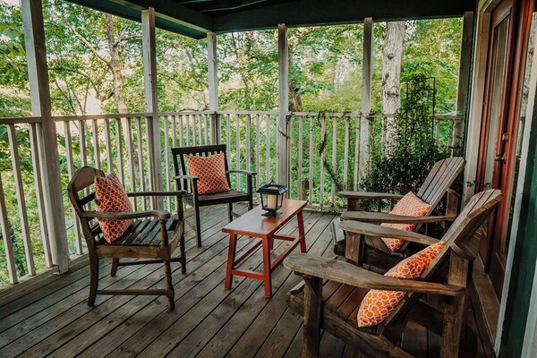 Charming 2-bedroom Cottage In A Wooded Setting Sitting High Above Chauga River - Lake Hartwell