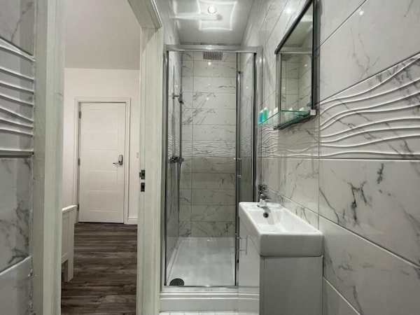 Wonderful 6-bedroom 6 Bathroom Townhouse ,Near Liverpool City Center. - Liverpool