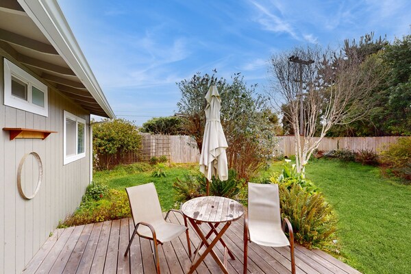 Cozy Home W/ Large Yard, Free Wifi, & Private Hot Tub - Close To Bluffs & Trail - Trinidad