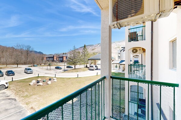 Mountainside Condo At Ski Lift W/ Pool, Rec Room & Great Location - New Hampshire