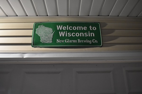 Pigskin Paradise Near Lambeau Field In Charming Green Bay With Mancave - Green Bay, WI