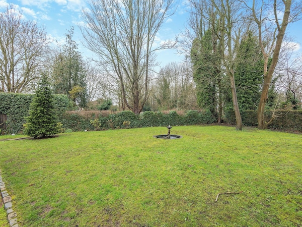 1 Bedroom Accommodation In Banstead - Epsom