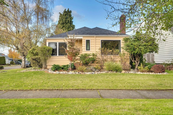 Charming Renovated Cottage - Walk To Ups & Proctor - Tacoma, WA