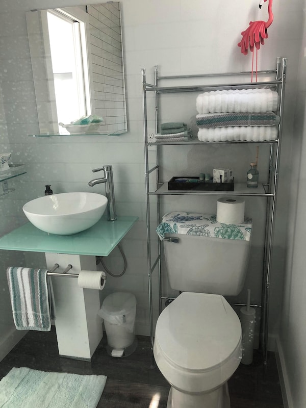 Charming Shipping Container Home With Lake View And Boat Ramp. - Rocky Mountain, OK