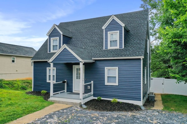 Blue Haven Hideaway- Private Yard In Town - Luray, VA
