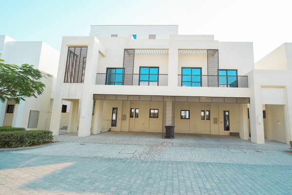 Luxury 3-bedroom Villa In Fujairah With Resort Amenities - Fujairah