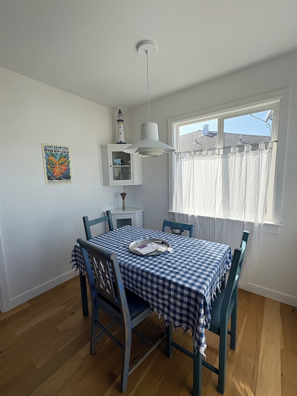 Charming 3-bedroom House Near Downtown Half Moon Bay And Beaches - Half Moon Bay, CA