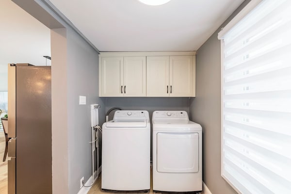 Comfy/new 3 Bdr House Near Dt,hospital,2 Parking - Montreal