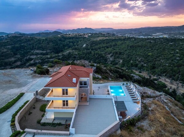 Agnanti Sea View Villa, Breathtaking Views, Unforgettable Stays - Rhodes Airport (RHO)