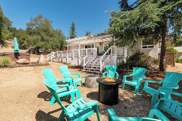 Ultimate Family Friendly Mountain Retreat- Gameroom, Hiking, Hot Tub, Wineries - 에스콘디도