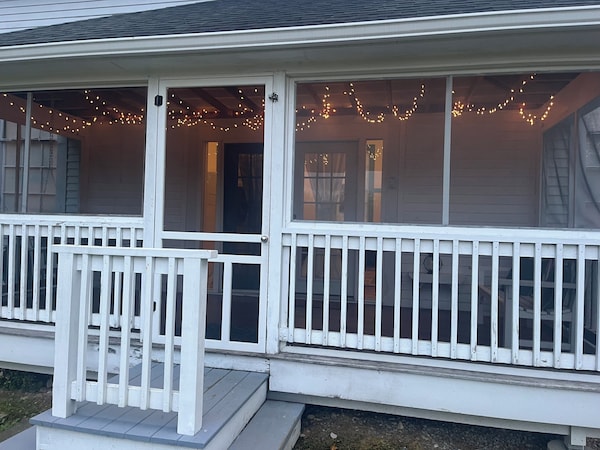 Charming Schoolhouse With Ac/heat, Wifi, Smart Tv, W/d, Full Kitchen - Sleeps 4 - Port Jervis, NY