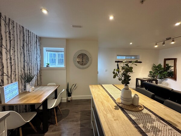 Spacious 2-bedroom Squamish Retreat. Pet Friendly! - Squamish