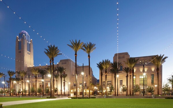You Found It! 4 Convenient Units, Free Parking, Near Discovery Children's Museum - Las Vegas, NV