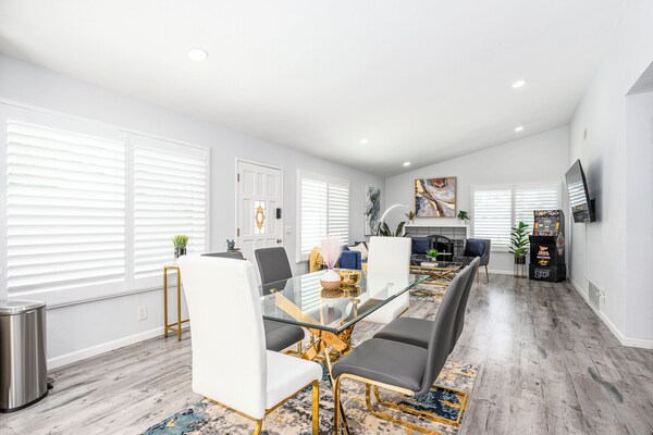Mins To Disney! Chic 3br W/ Insta Wall & Arcade - Irvine, CA