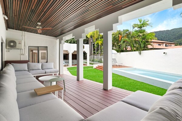 Casa Del Sol - Luxurious 4-bedroom Tropical Retreat With Private Pool Near Palm Cove Beach - Palm Cove