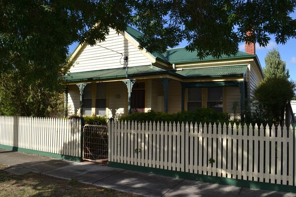Maison D'aurum A Pet Friendly And Family Friendly Heritage House - Ballarat