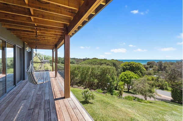 Blairgowrie Views Relaxing Coastal Retreat With Stunning Bay & Marina Vista - Melbourne