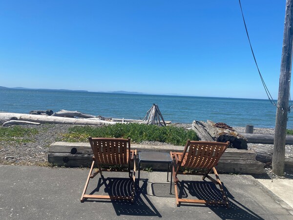 Charming Beachfront Cottage W/ Sweeping Views Of San Juan Islands With Wifi, Ac - Lummi Island, WA
