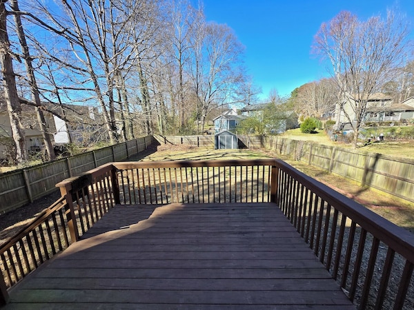 Elegant 3-bedroom Home W/ Private Fenced Backyard - Duluth