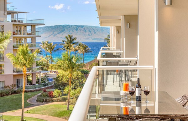 Maui Resort Rentals: Honua Kai  4 Total Bedrooms + Den W/ Beautiful Ocean & Mountain Views! - Maui