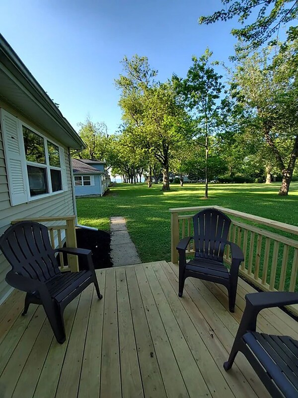 Lakepointe Shores #9 Tranquil 3 Bedroom Cottage, Enchanting Madison On The Lake - Geneva-on-the-Lake, OH