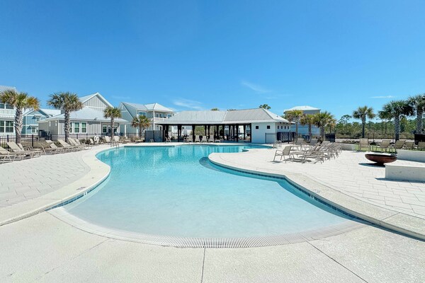 Salty Shells: 3br 4ba Coastal Retreat + Pool. Near Beach & Sportsplex. - Orange Beach, AL