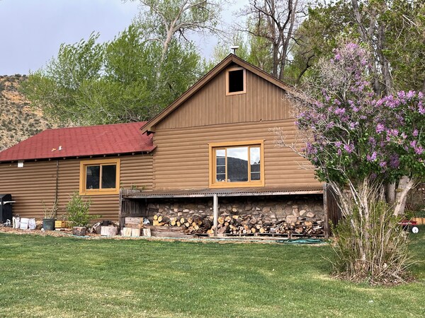 Pack Creek Meadow House. Cabin With Mtn Views - Utah
