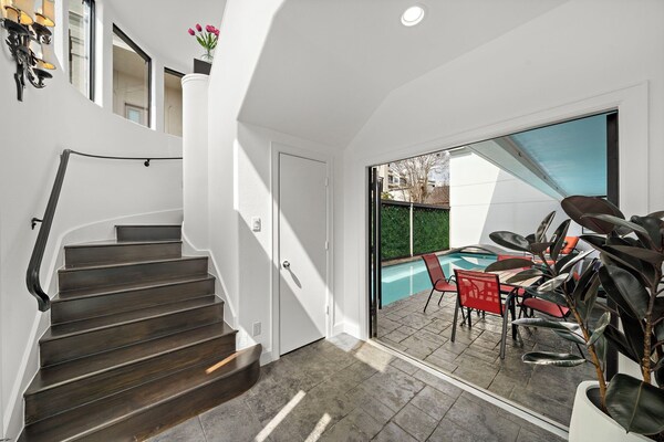 The Kirby Retreatluxe Stay W/ Heated Pool, King Size Beds, Garage & Games - Houston, TX