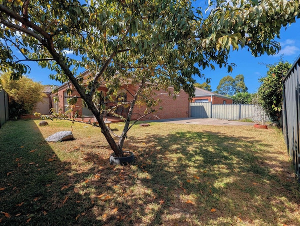 Point Cook 5br Family Home Walk To Shops And Parks - Point Cook