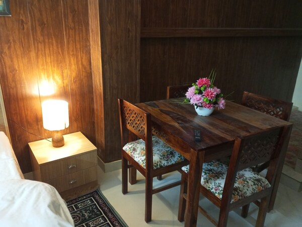 Near To Ram Mandir 1 Km-cozy Nook Stay With Kitchen - アヨーディヤー