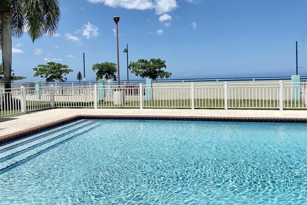 Boho Beach Box | Ocean Front Apt With Pool- In Downtown Walkable Location - Aguada
