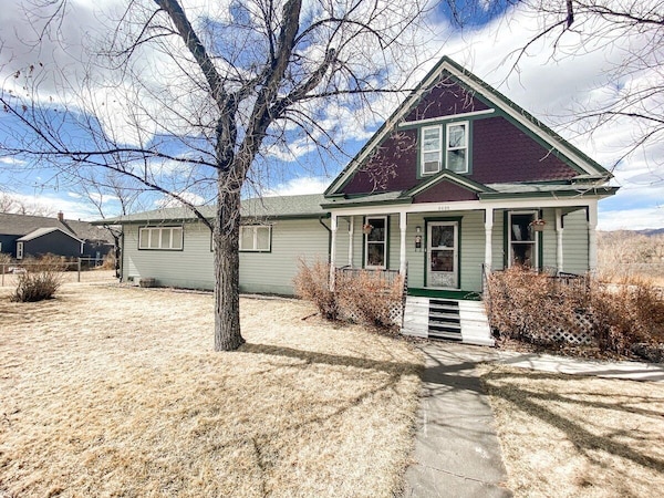 New | Remodeled Estate In Upscale Neighborhood - Colorado